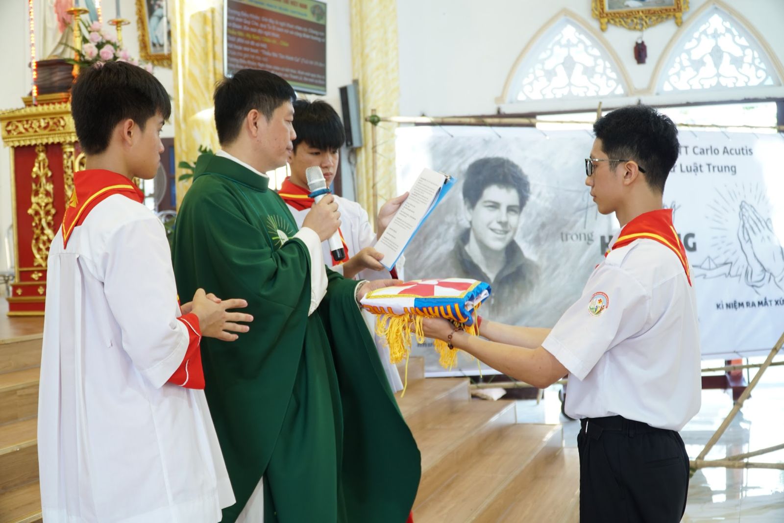 Giáo xứ Luật Trung: Thánh lễ ra mắt Xứ đoàn Thiếu nhi Thánh Thể Carlo Acutis